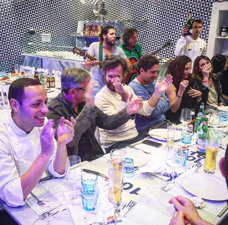 Masterchef a Napoli! Pizza notturna da Sorbillo ai Tribunali - Luciano ...