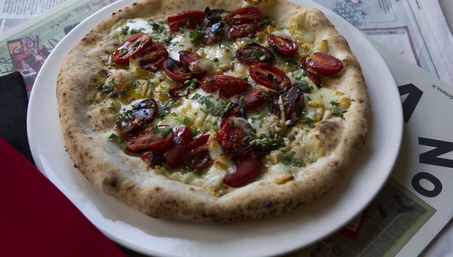 Pizza Procida, l'ultima creazione di Enzo Coccia - Luciano Pignataro ...