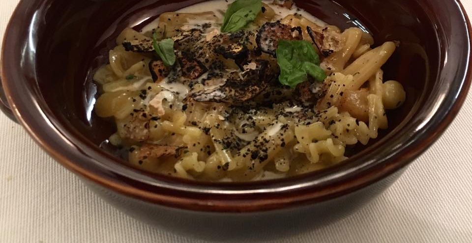 Pasta patate e cenere, la più buona di sempre a Piazzetta Milu ...