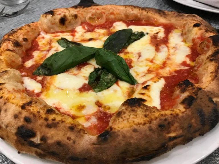 Pizzeria Bellini a Napoli, da Donna Vincenza a Gennaro! - Luciano ...