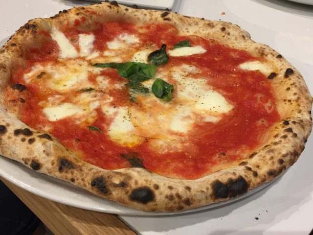 Dove mangiare la pizza provola e pepe