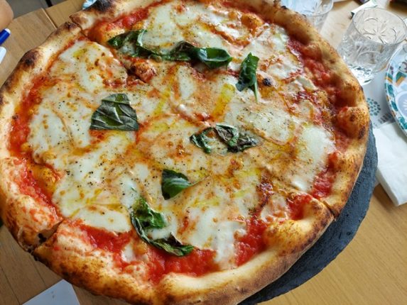 Dove mangiare la pizza provola e pepe