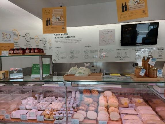 Mini Caseificio Costanzo a Grottaferrata: mozzarella alle porte di Roma