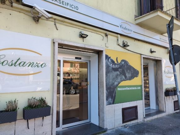 Mini Caseificio Costanzo a Grottaferrata: mozzarella alle porte di Roma