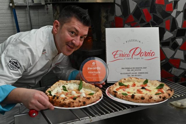 Errico Porzio inaugura il quarto Porzio...Ni di Pizza a Napoli. Il 1 ...