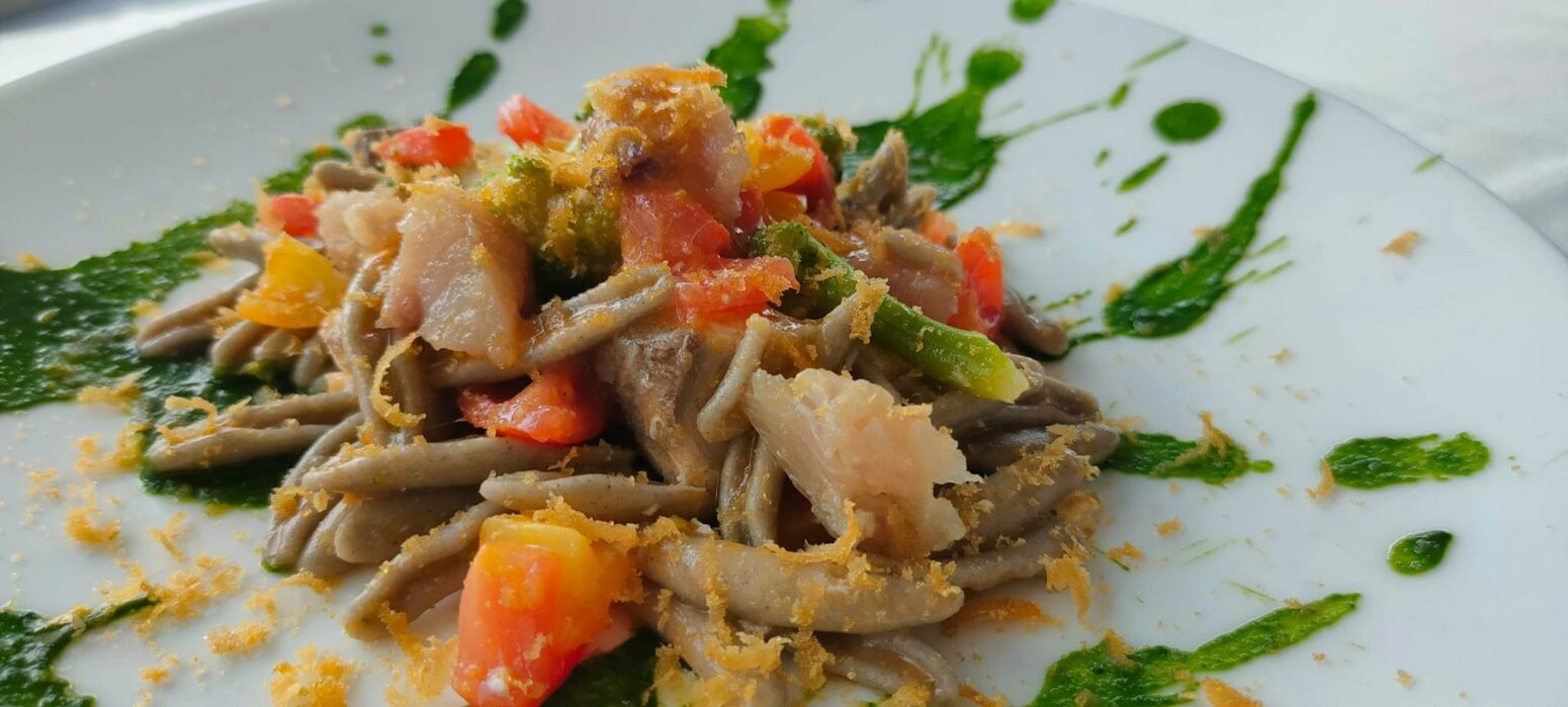 Cicatelli di grano arso con cefalo, broccoli e bottarga