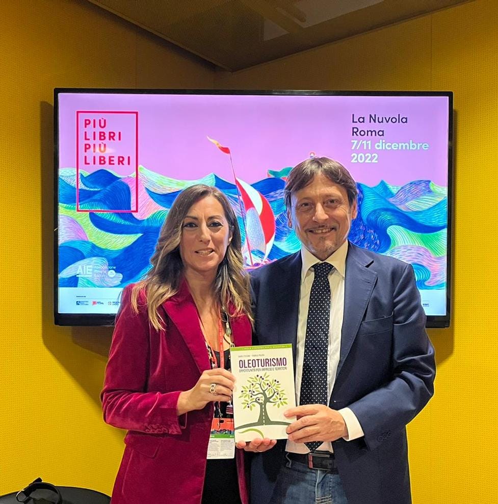 Oleoturismo, il libro di Dario Stefàano e Fabiola Puliieri