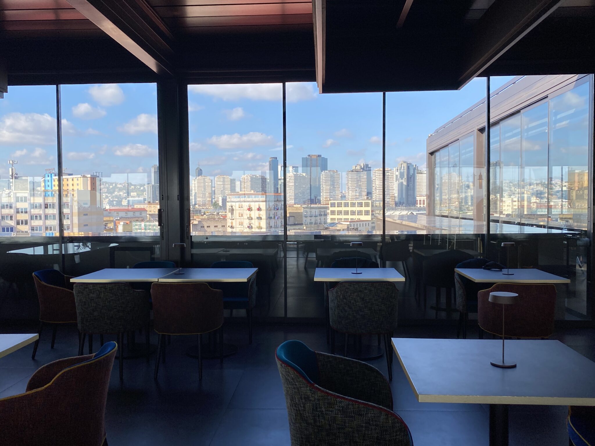 Il ristorante della Gold Tower a Napoli