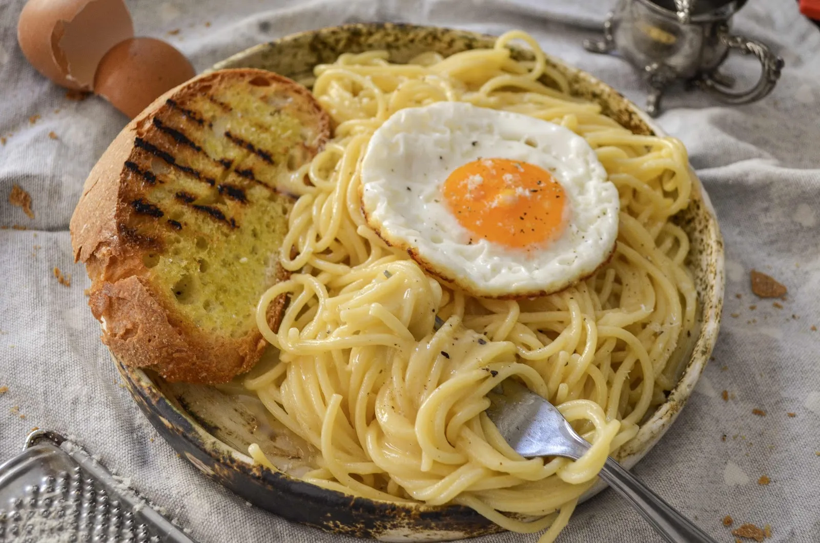 Spaghetti del puveriello. La ricetta "figlia" del Dopoguerra - Luciano ...