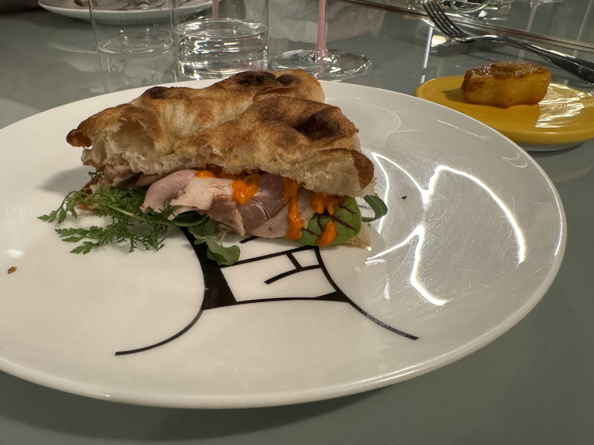 Confine a Milano, la pizzeria cambia paradigma