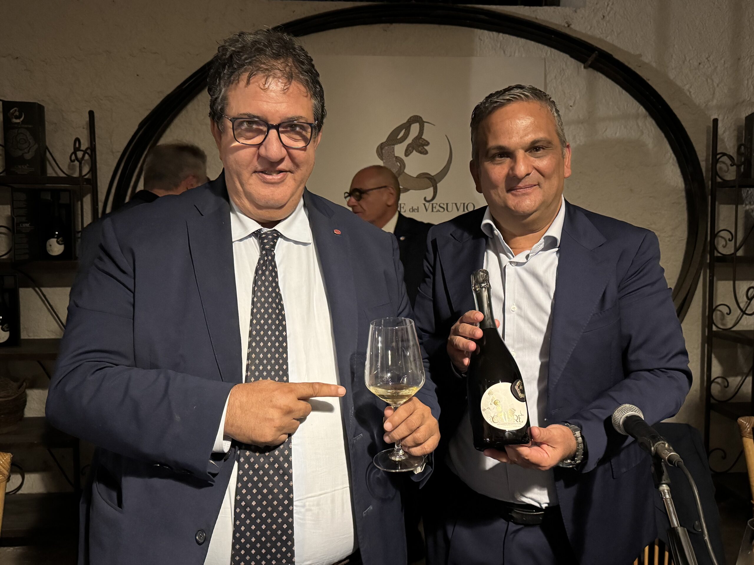 Caprè Spumante Metodo Classico da uve Caprettone Tenuta Le Lune del Vesuvio - Luciano Pignataro ...